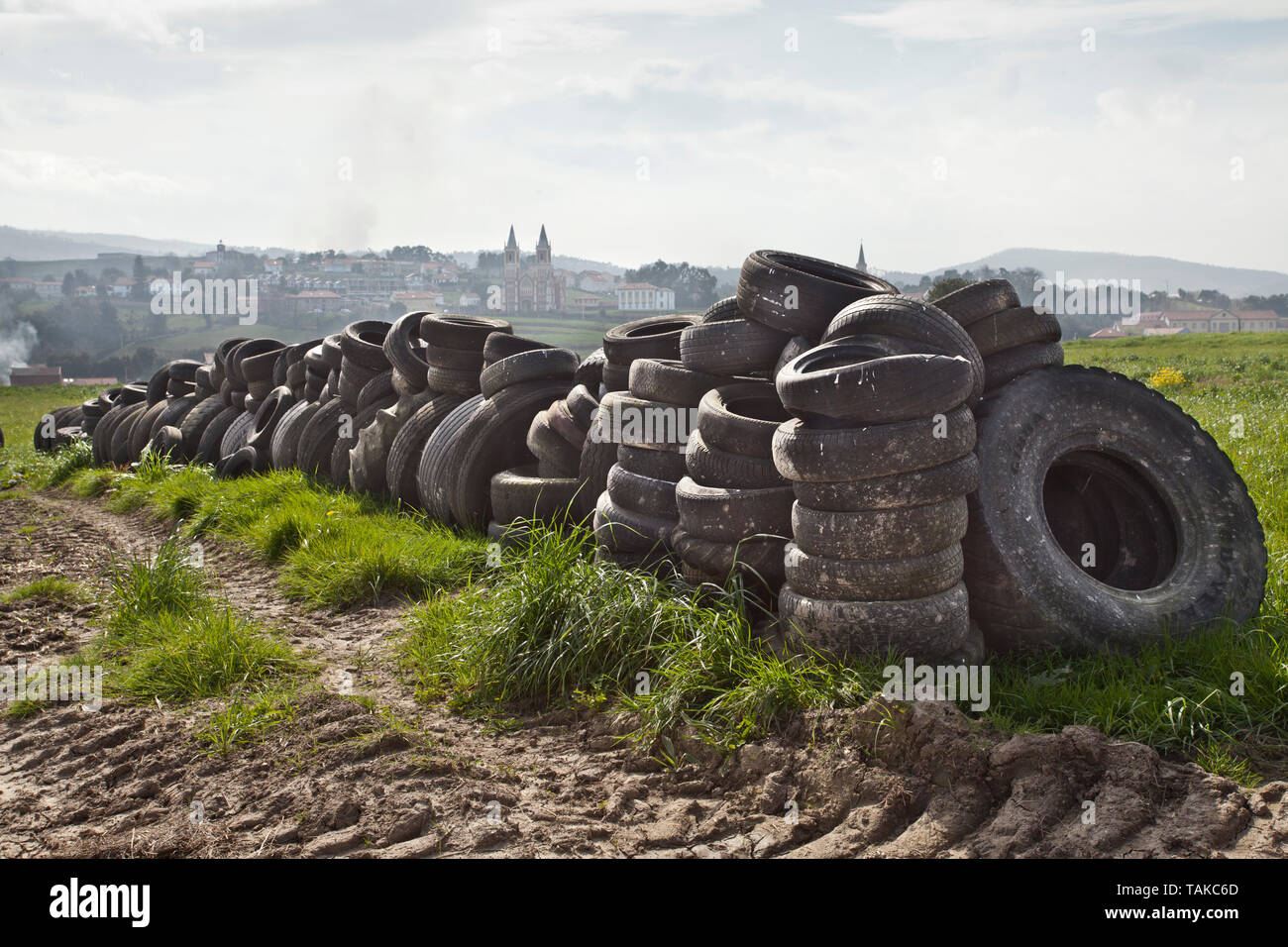 Tyres stacked hi-res stock photography and images - Alamy