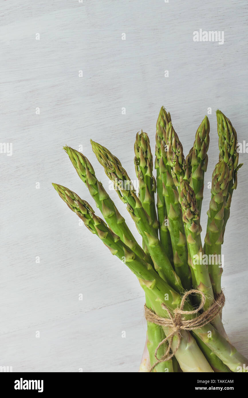 green bundle of asparagus Stock Photo - Alamy