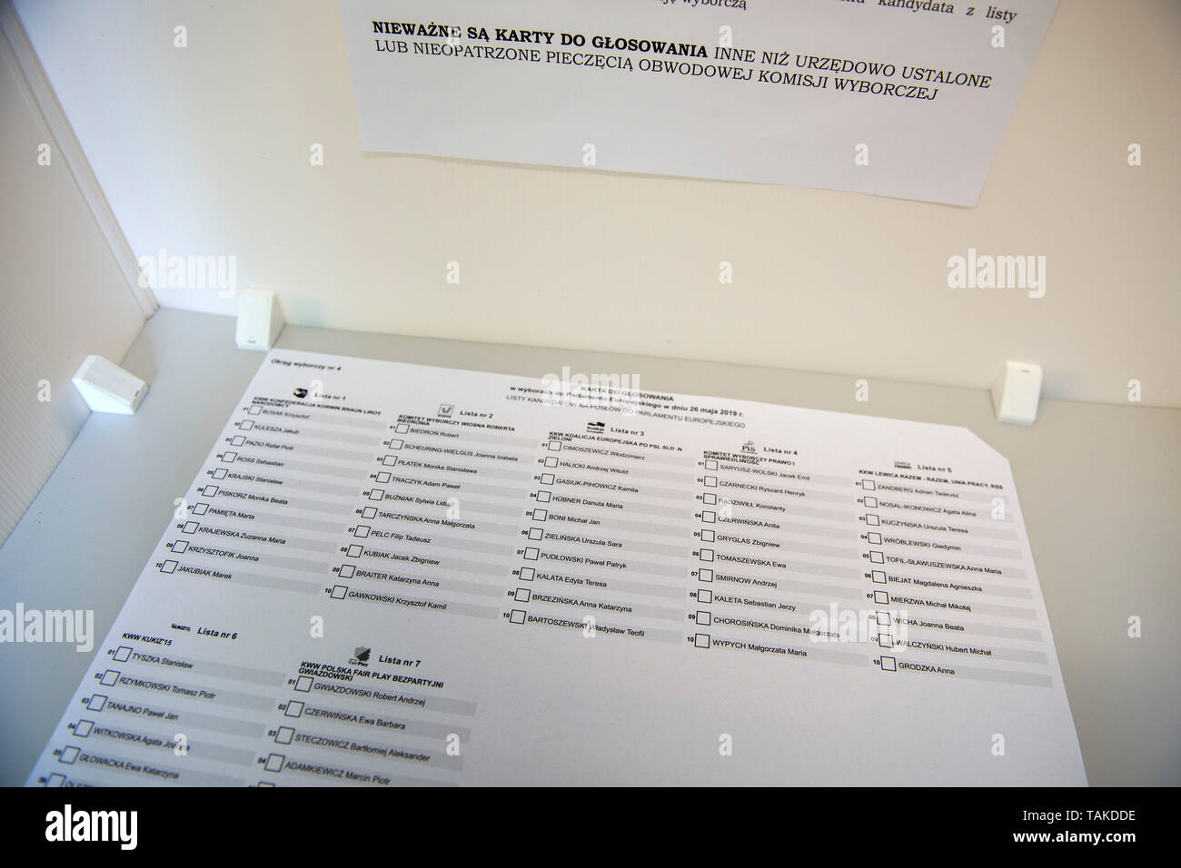 Candidates voting hi-res stock photography and images - Alamy