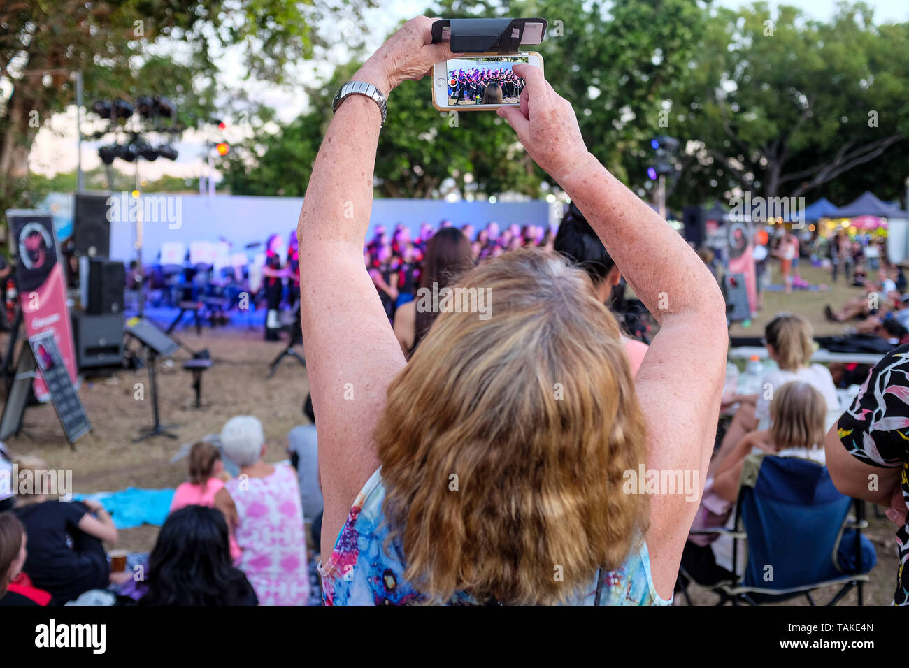 Filming children hi-res stock photography and images - Alamy