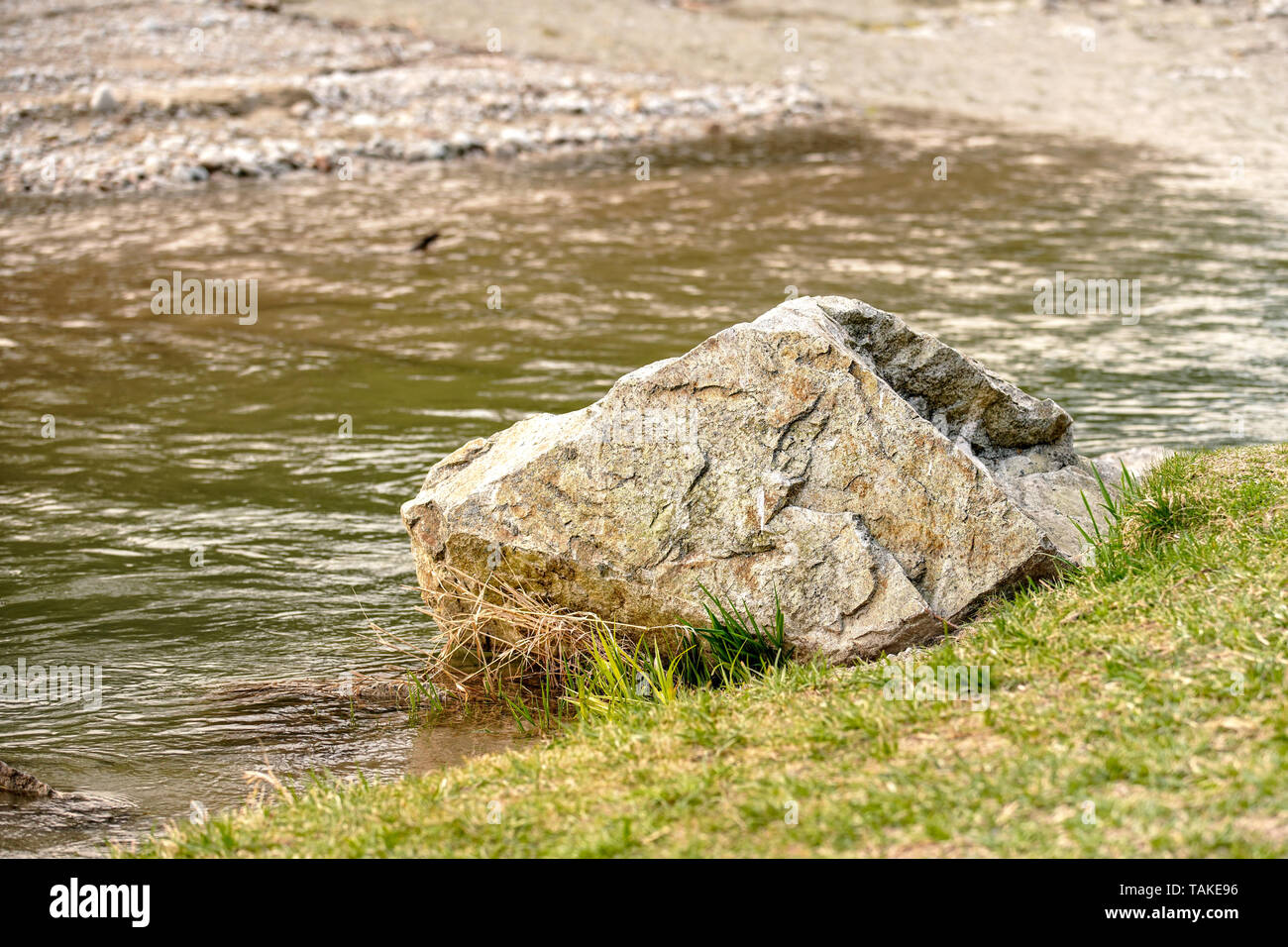 Boulder green shore hi-res stock photography and images - Alamy