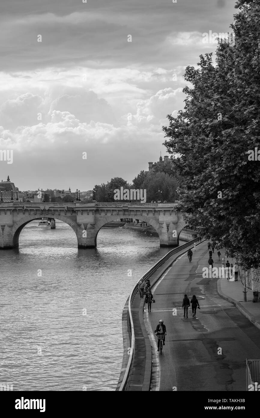 Pont neuf seine Black and White Stock Photos & Images - Alamy