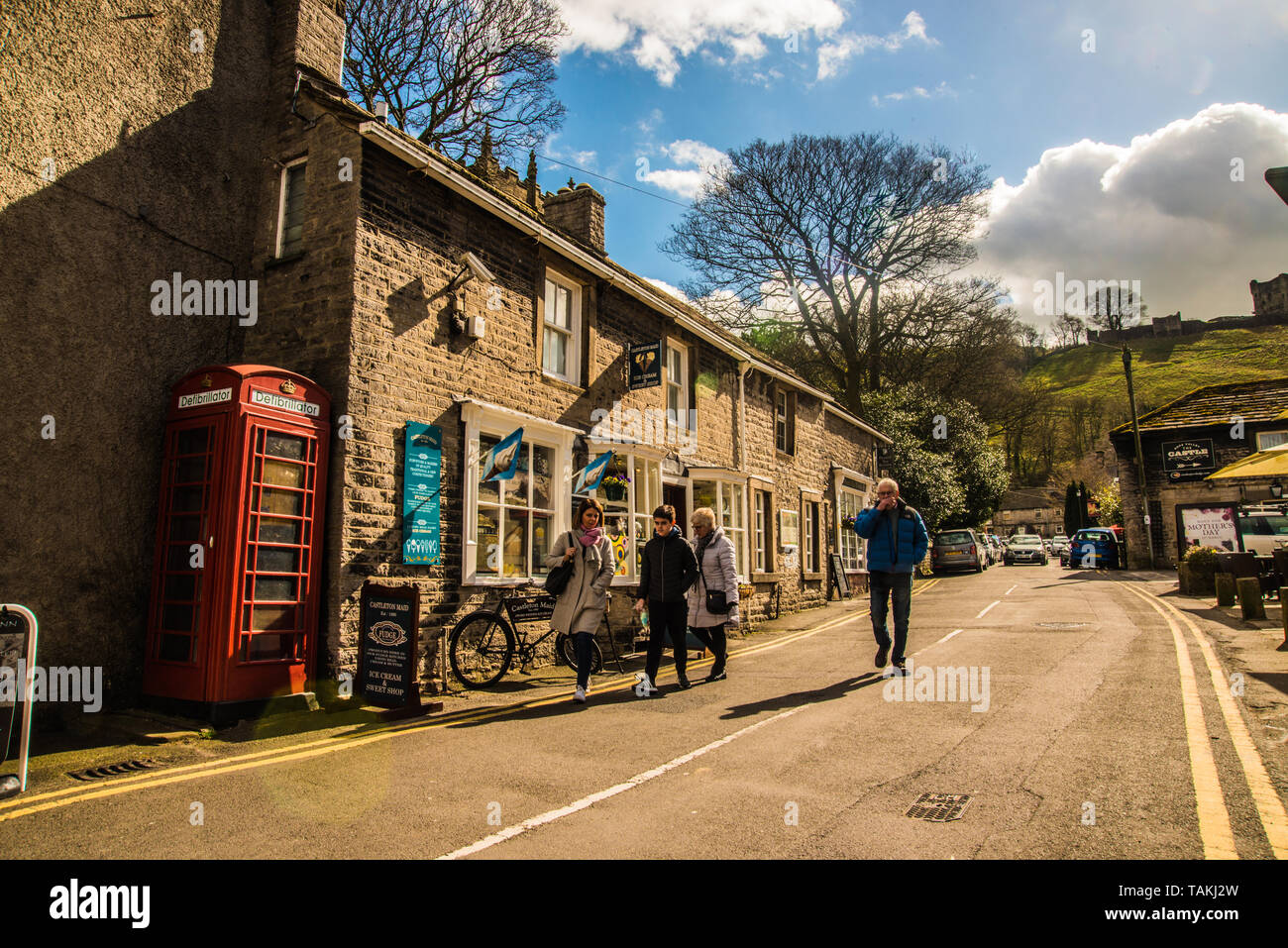 Castleton houses hi-res stock photography and images - Alamy