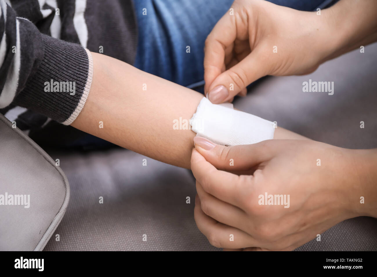 Hurt arm hi-res stock photography and images - Alamy
