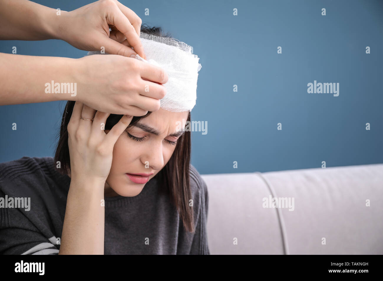 Head injury emergency bandage hi-res stock photography and images - Alamy