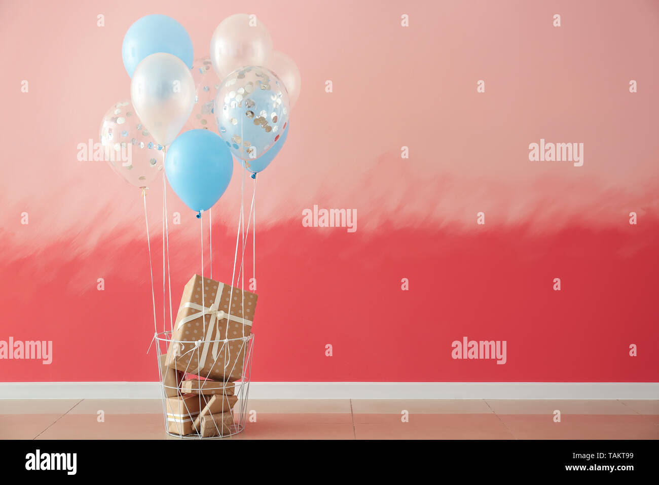 Balloons gift boxes wrapped hi-res stock photography and images - Alamy