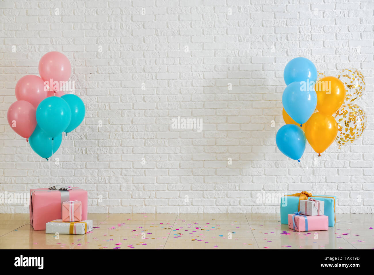 Balloons gift boxes wrapped hi-res stock photography and images - Alamy