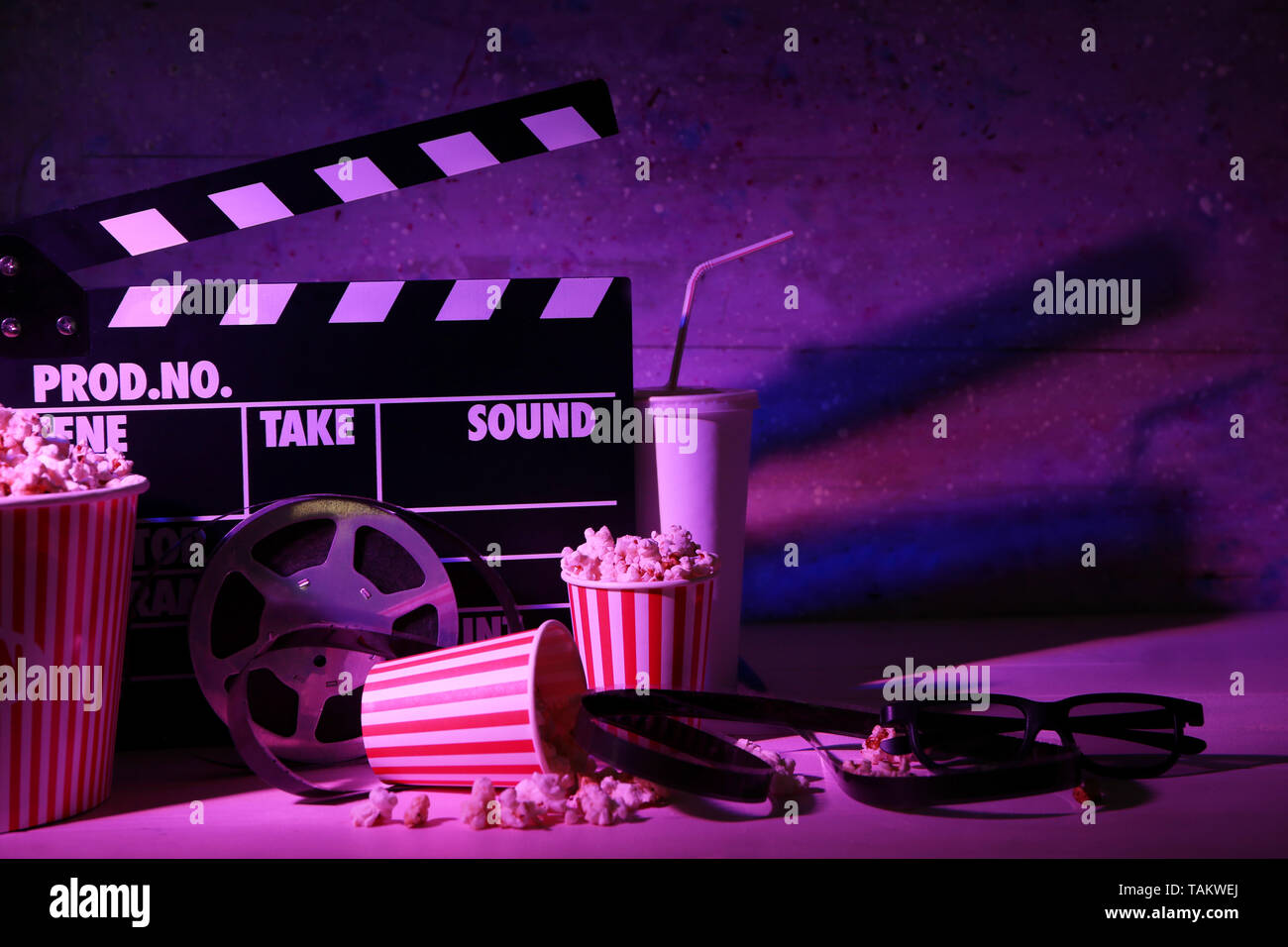 Movie clapper film reel hi-res stock photography and images - Alamy