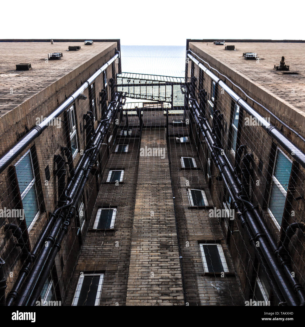 Vector apartment building icon hi-res stock photography and images - Alamy