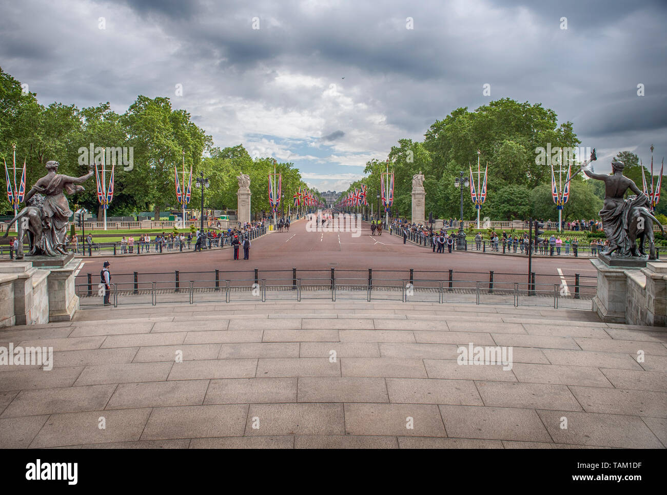 25th May 2019. Security checks on The Mall before The Major Generals ...