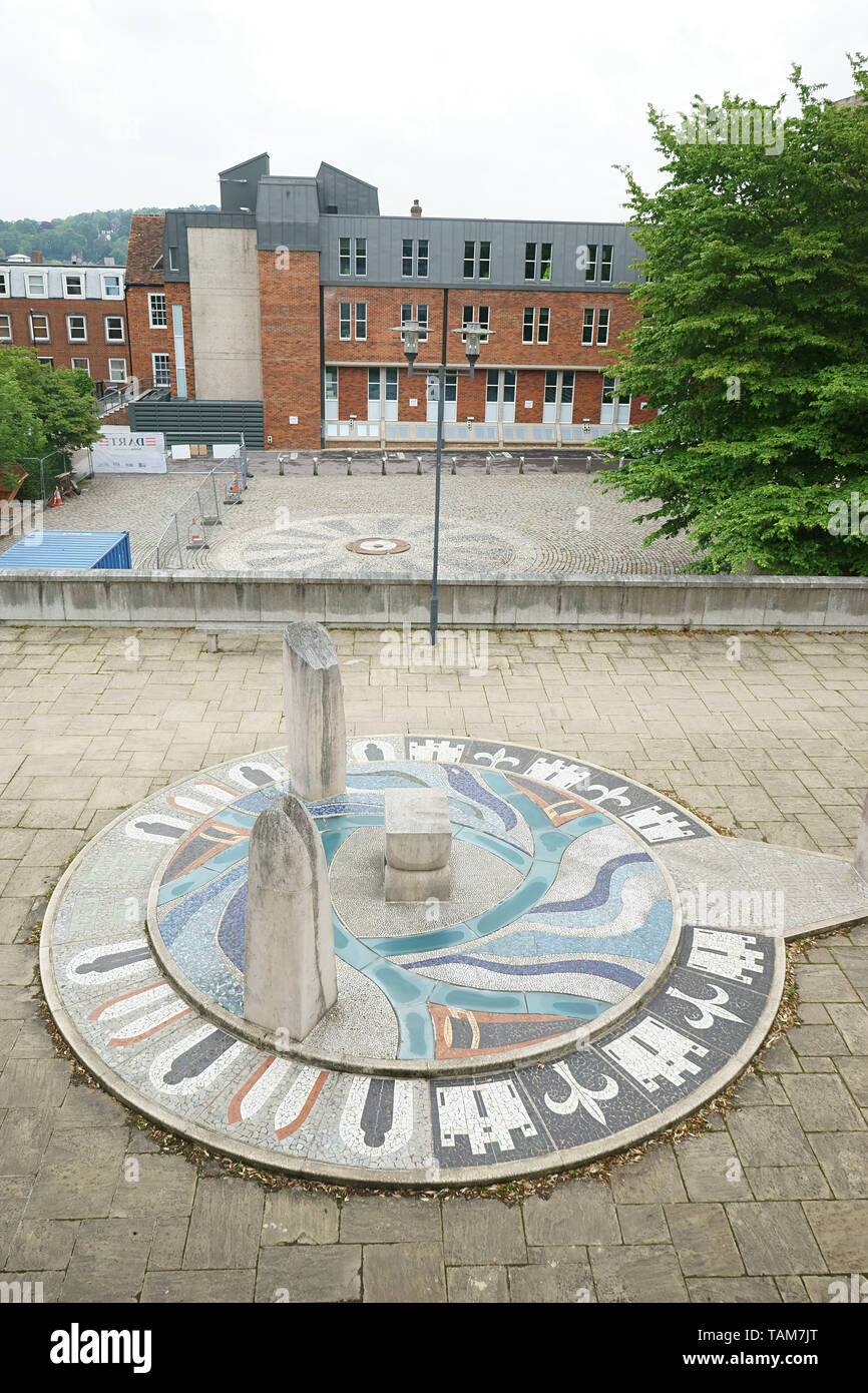 Sculpture outside Winchester Law Courts by Rachel Fenner with echoes of ...
