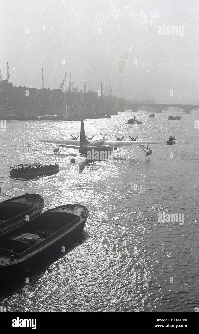 Docks london 1960s hi-res stock photography and images - Alamy