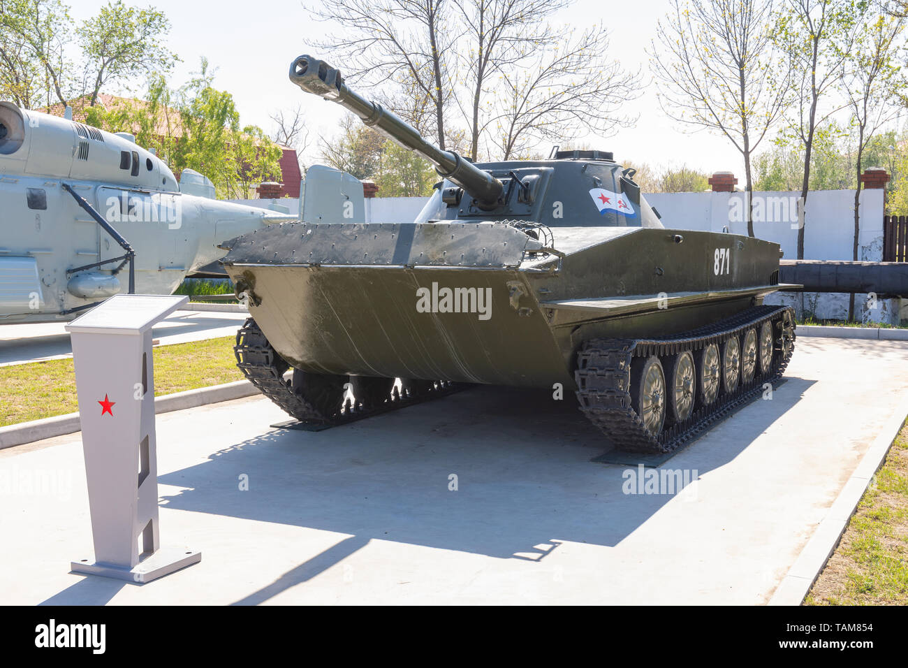 Amphibious tank hi-res stock photography and images - Alamy