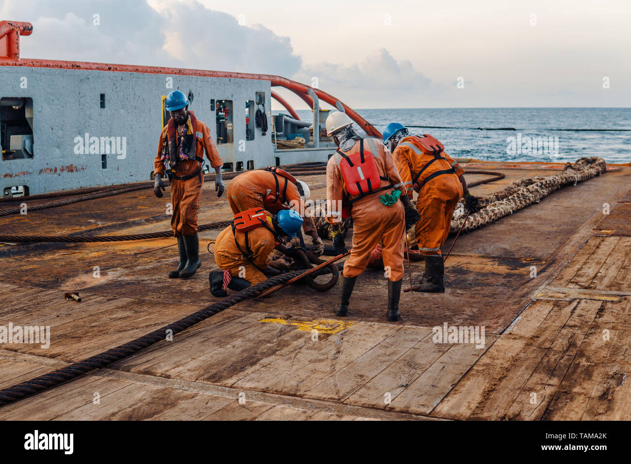 Vessel crew preparing vessel for static tow tanker lifting Stock Photo ...