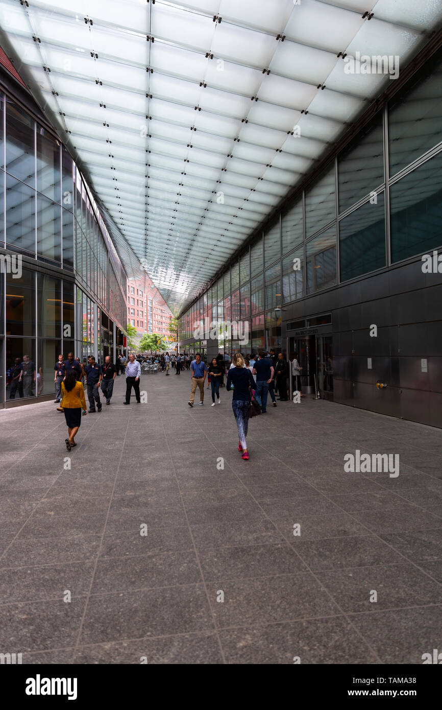 Urban shopping corridor hi-res stock photography and images - Alamy