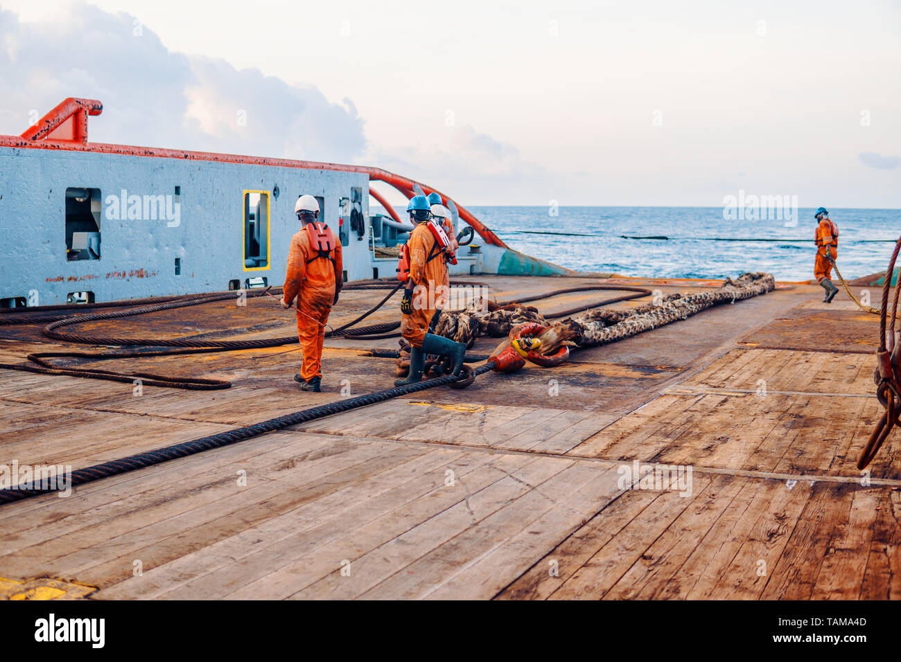 Vessel crew preparing vessel for static tow tanker lifting Stock Photo ...