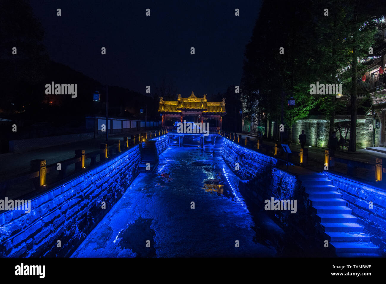 Chinese gate hi-res stock photography and images - Alamy