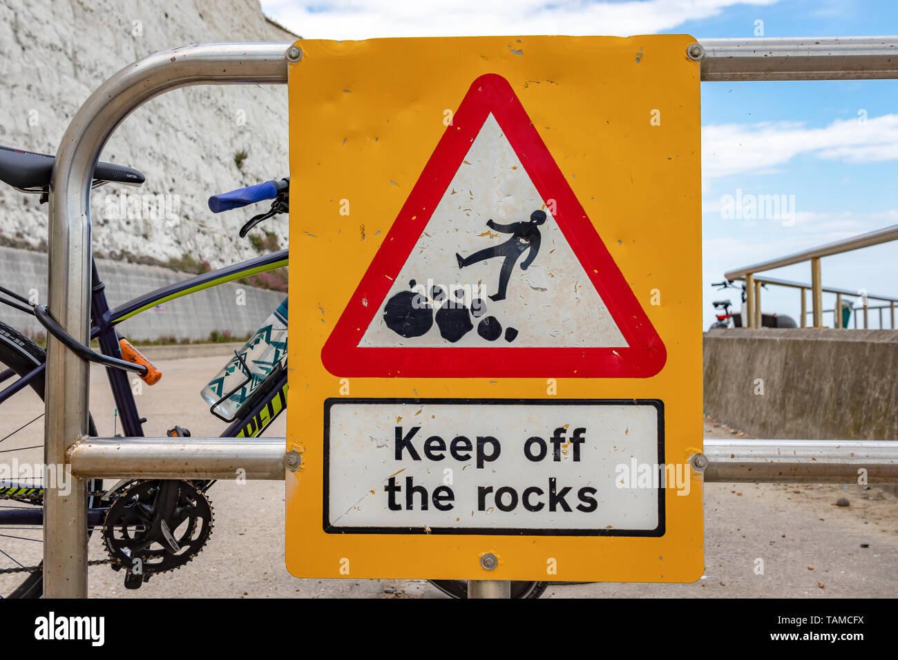 Warning slippery rocks hi-res stock photography and images - Alamy