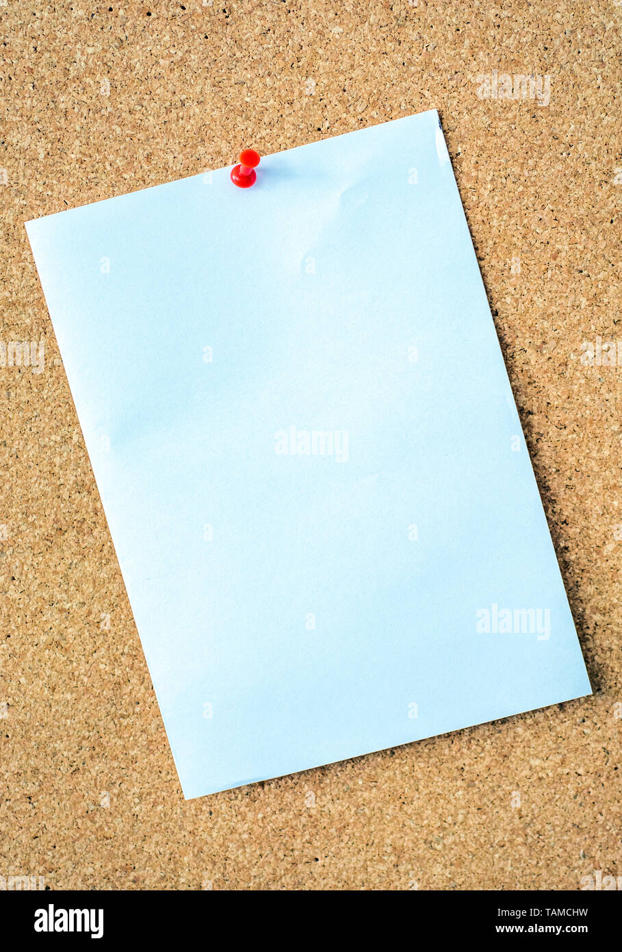 Great white note on pin board as a template Stock Photo - Alamy