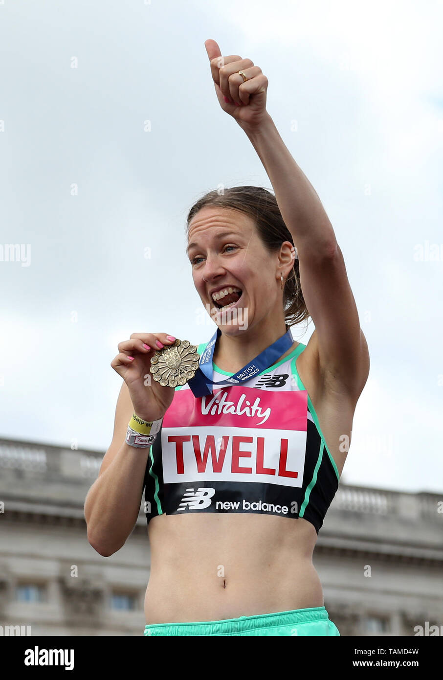 Stephanie Twell celebrates wining the Women's Elite Race during the ...