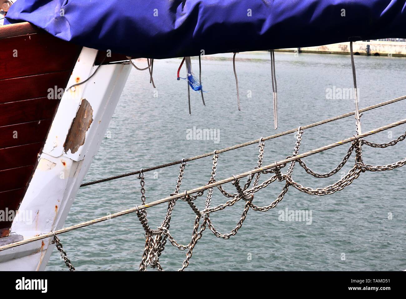 Old sailing shop mast and rope at the port of Kiel on a sunny day Stock ...
