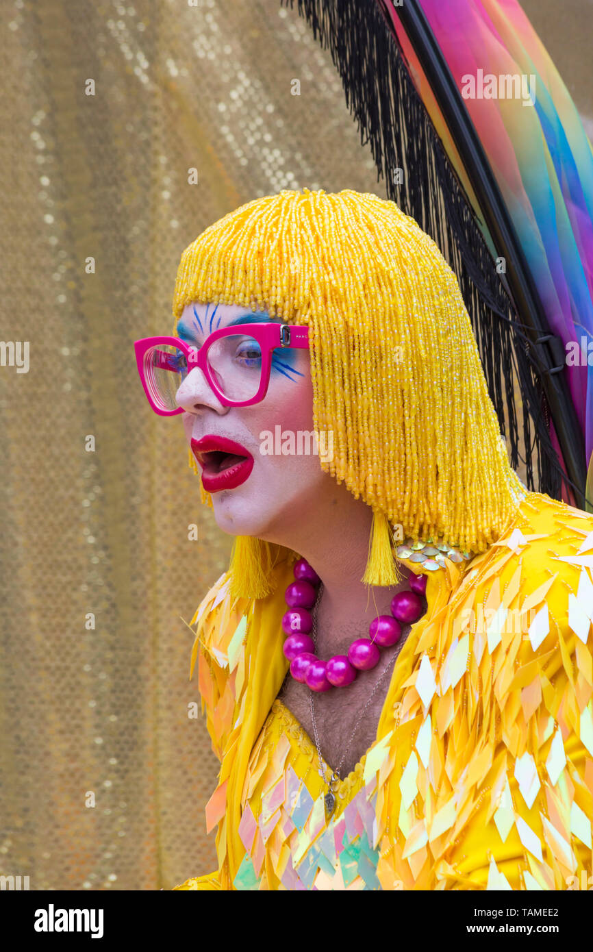 Drag artists hi-res stock photography and images - Alamy