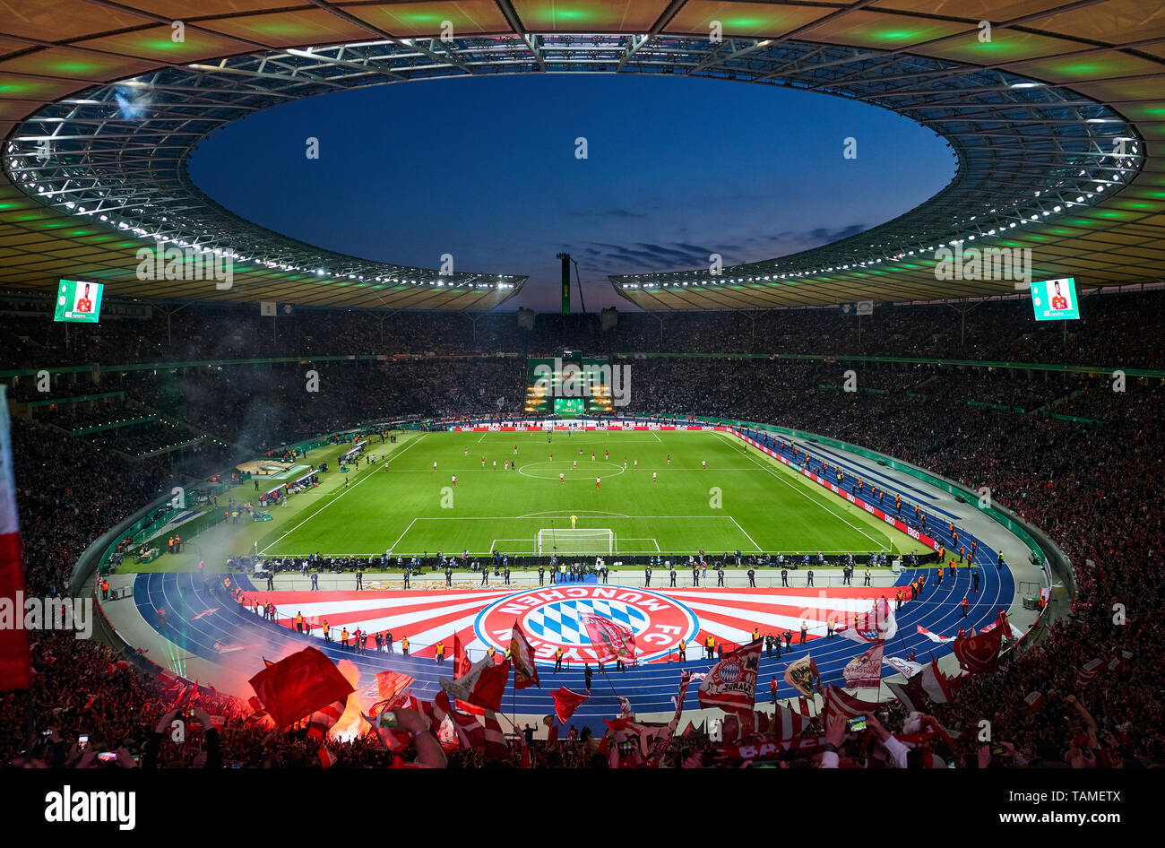 Fan curve rockets hi-res stock photography and images - Alamy