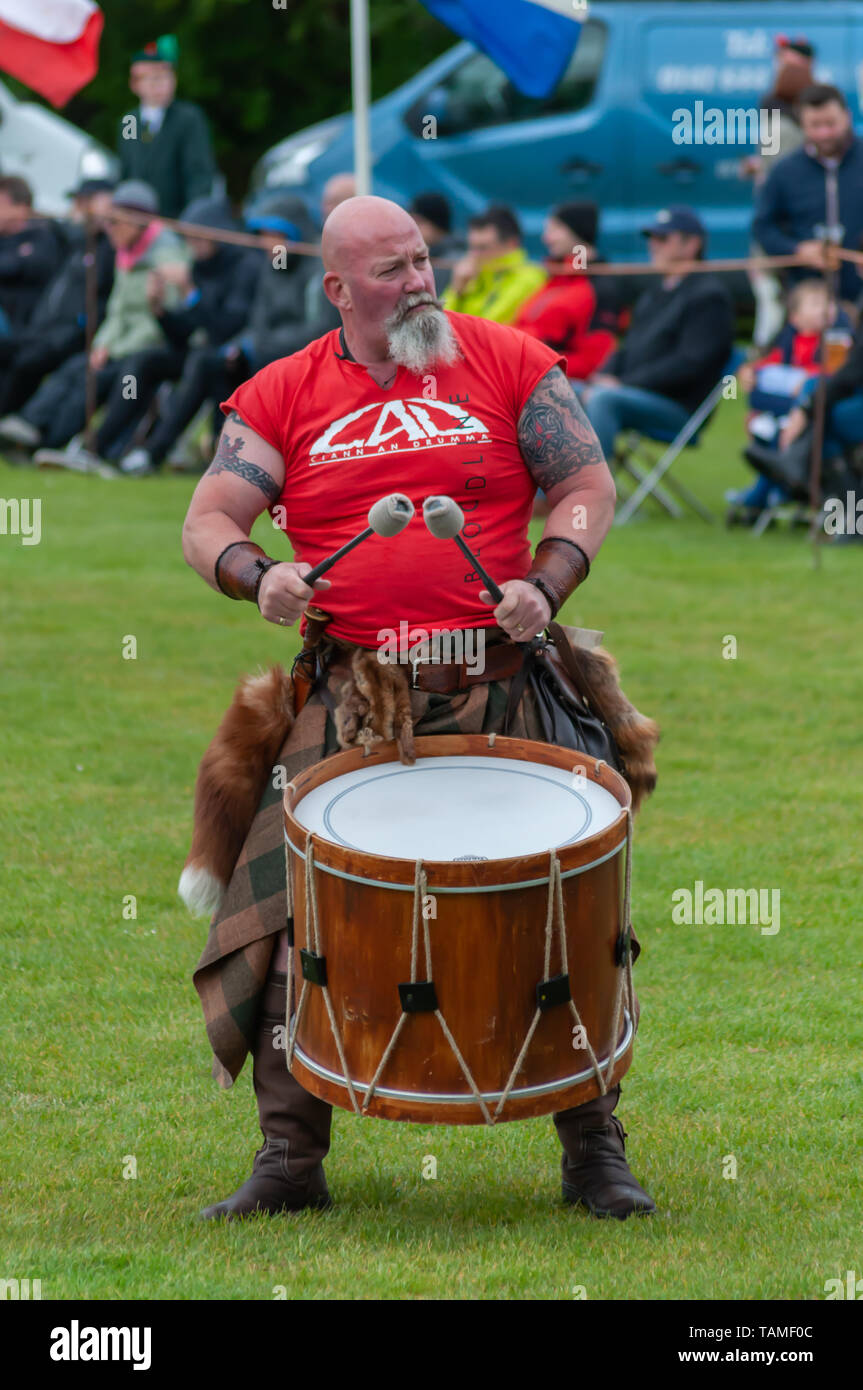 Glasgow, Scotland, UK. 26th May, 2019. A male drummer from the scottish ...