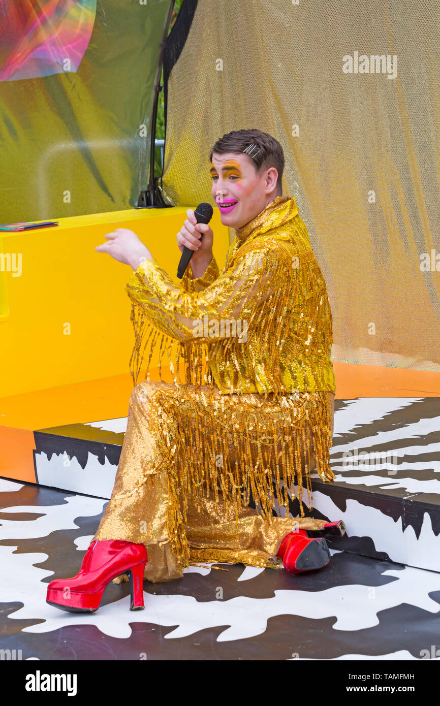 Interactive drag show hi-res stock photography and images - Alamy