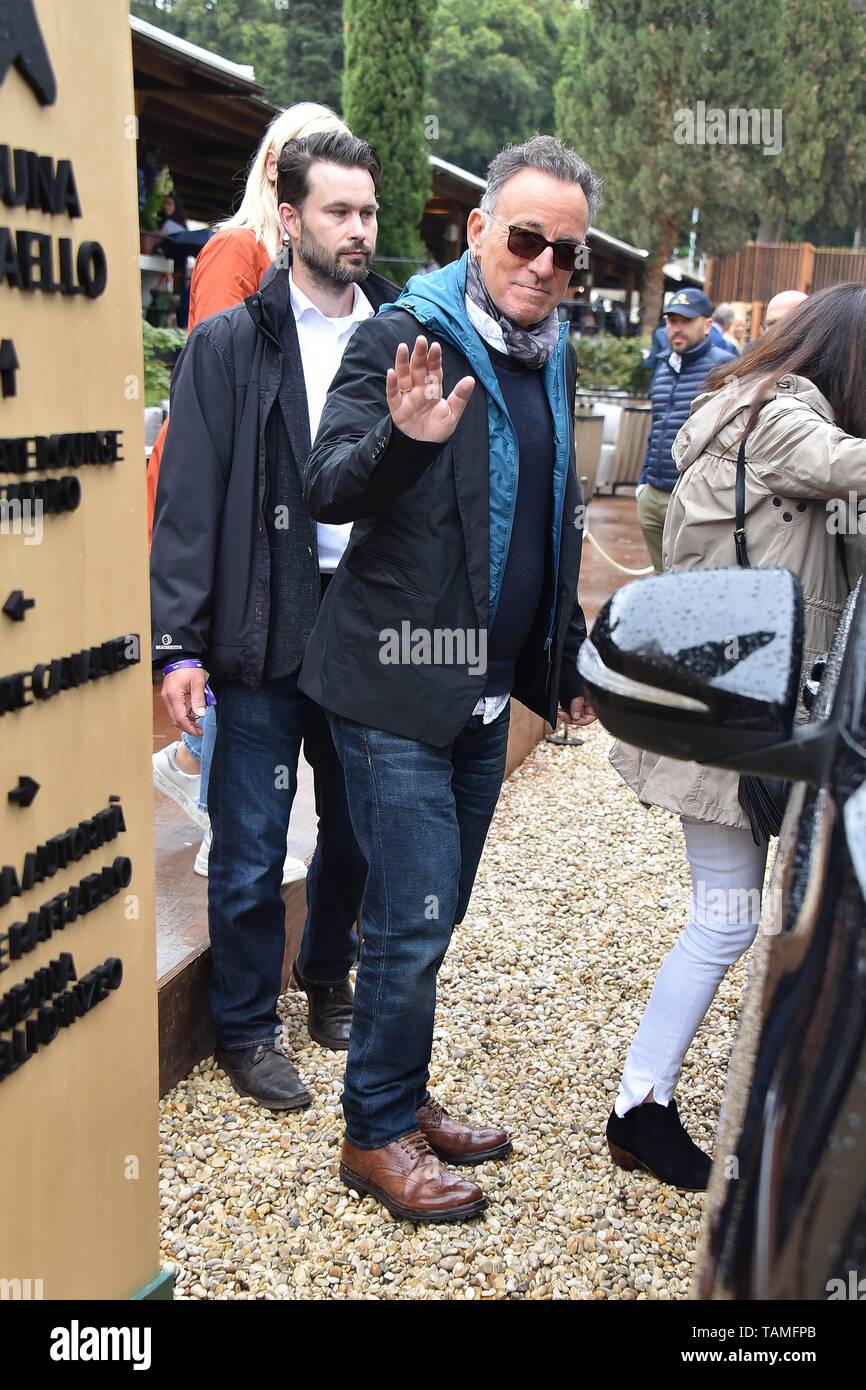 Bruce springsteen live 2019 hi-res stock photography and images - Alamy