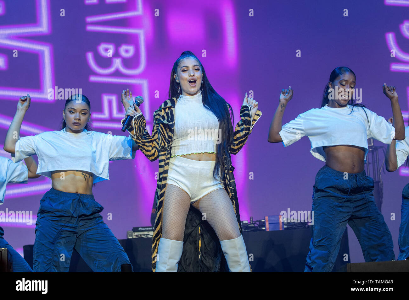 Mabel performs on stage hi-res stock photography and images - Alamy