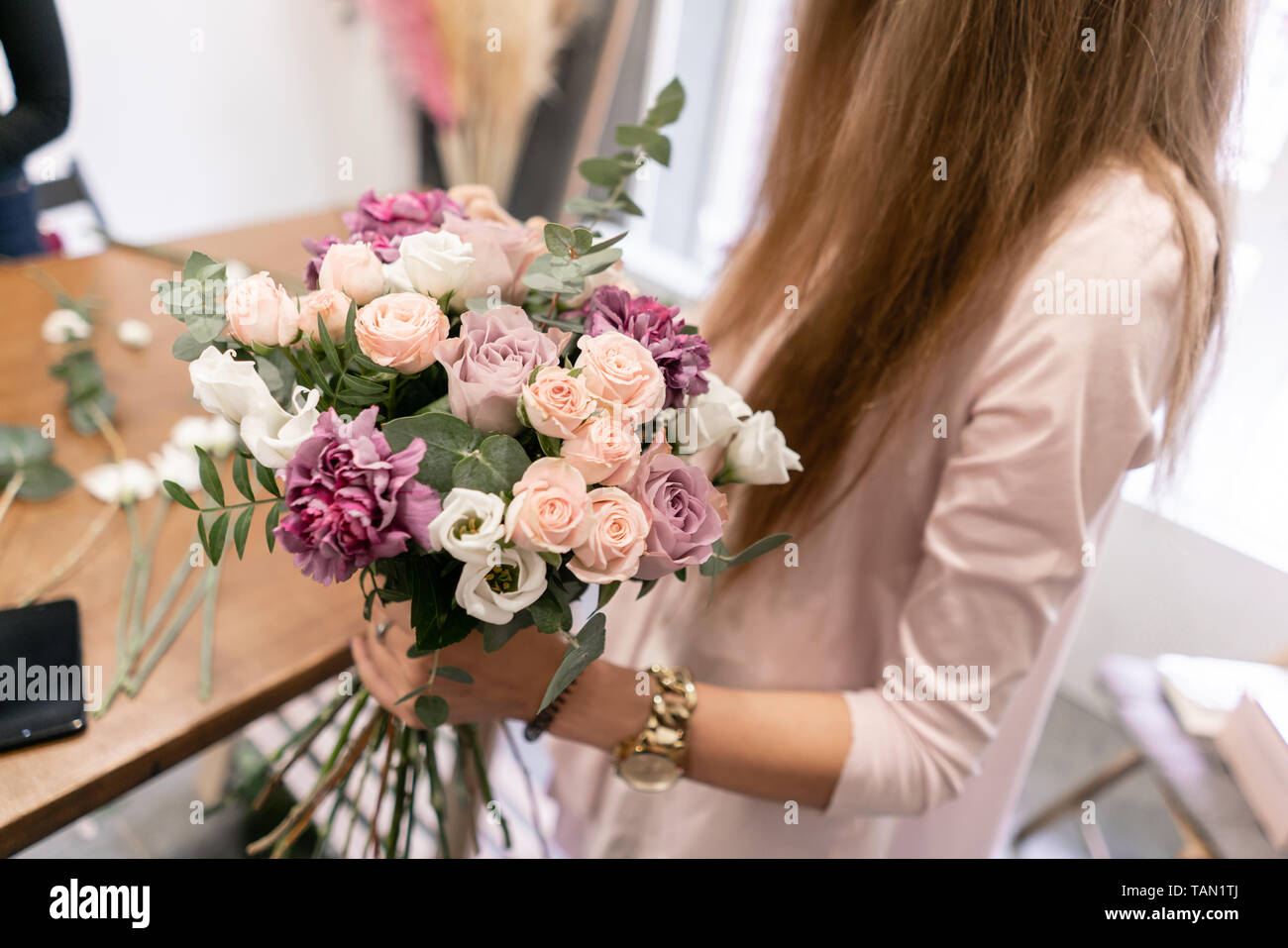 Master class on making bouquets. Summer bouquet. Learning flower ...