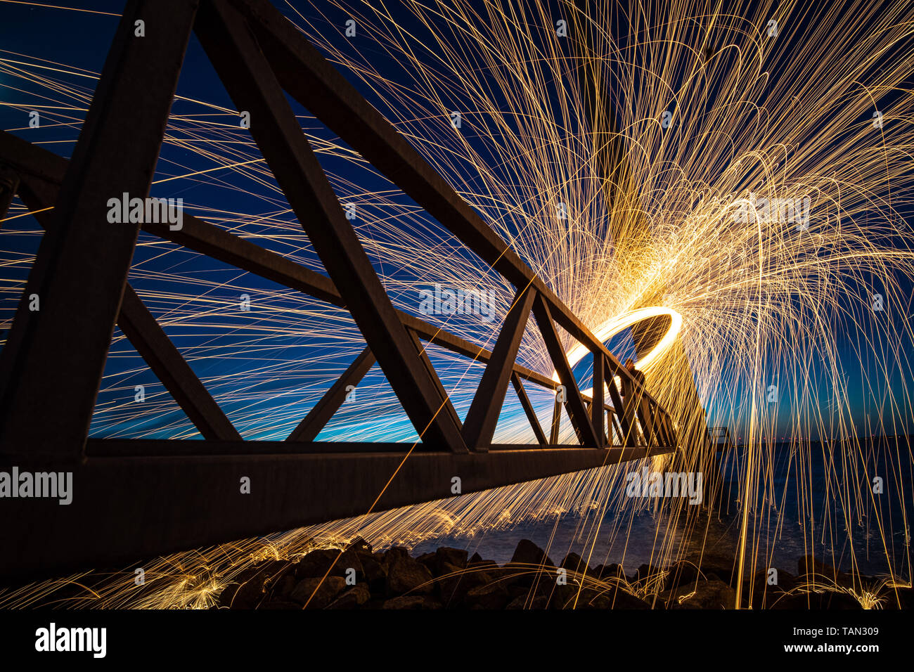 Steel wool photography, spectacular and cool photography with burning ...