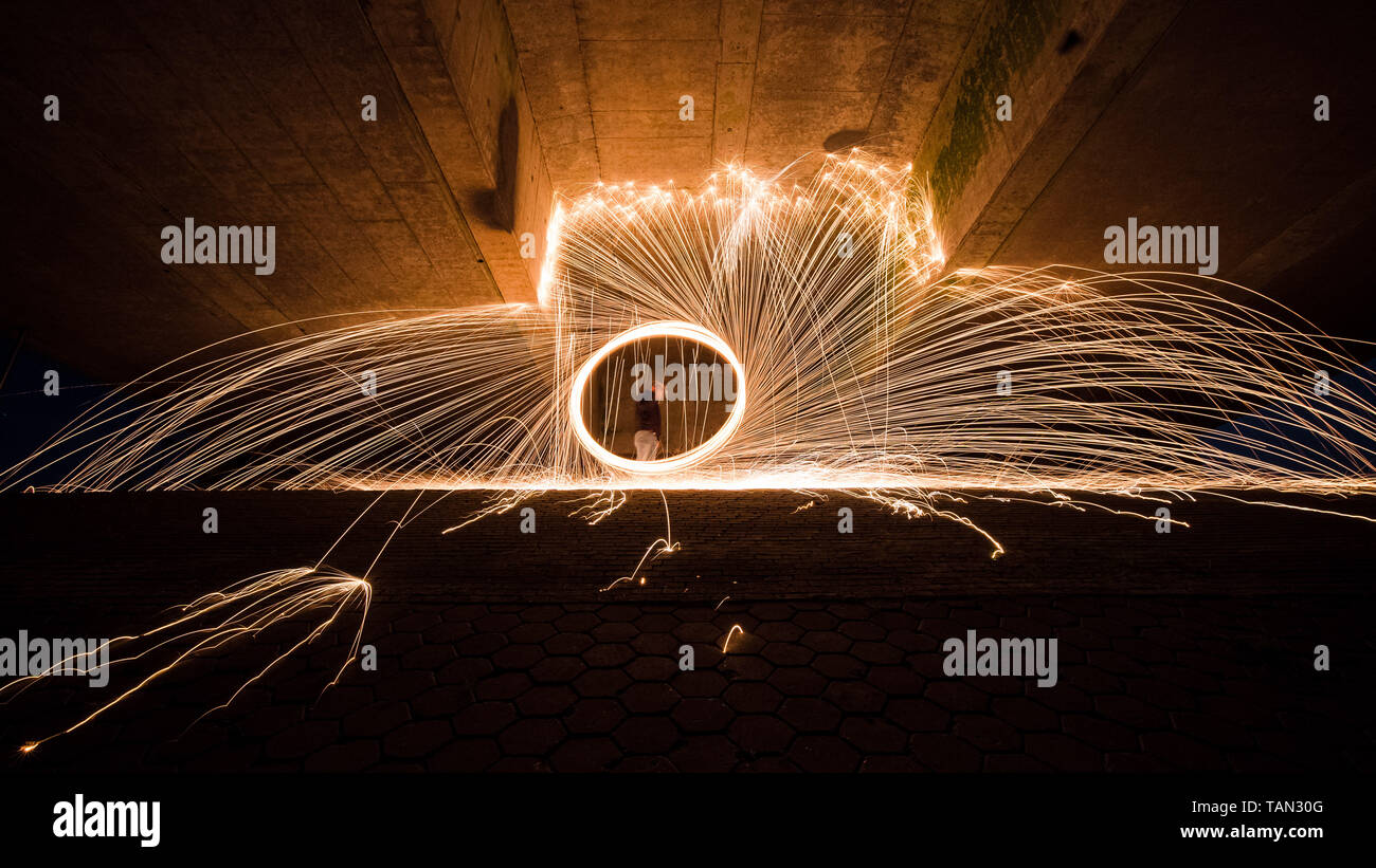 Steel wool photography, spectacular and cool photography with burning ...