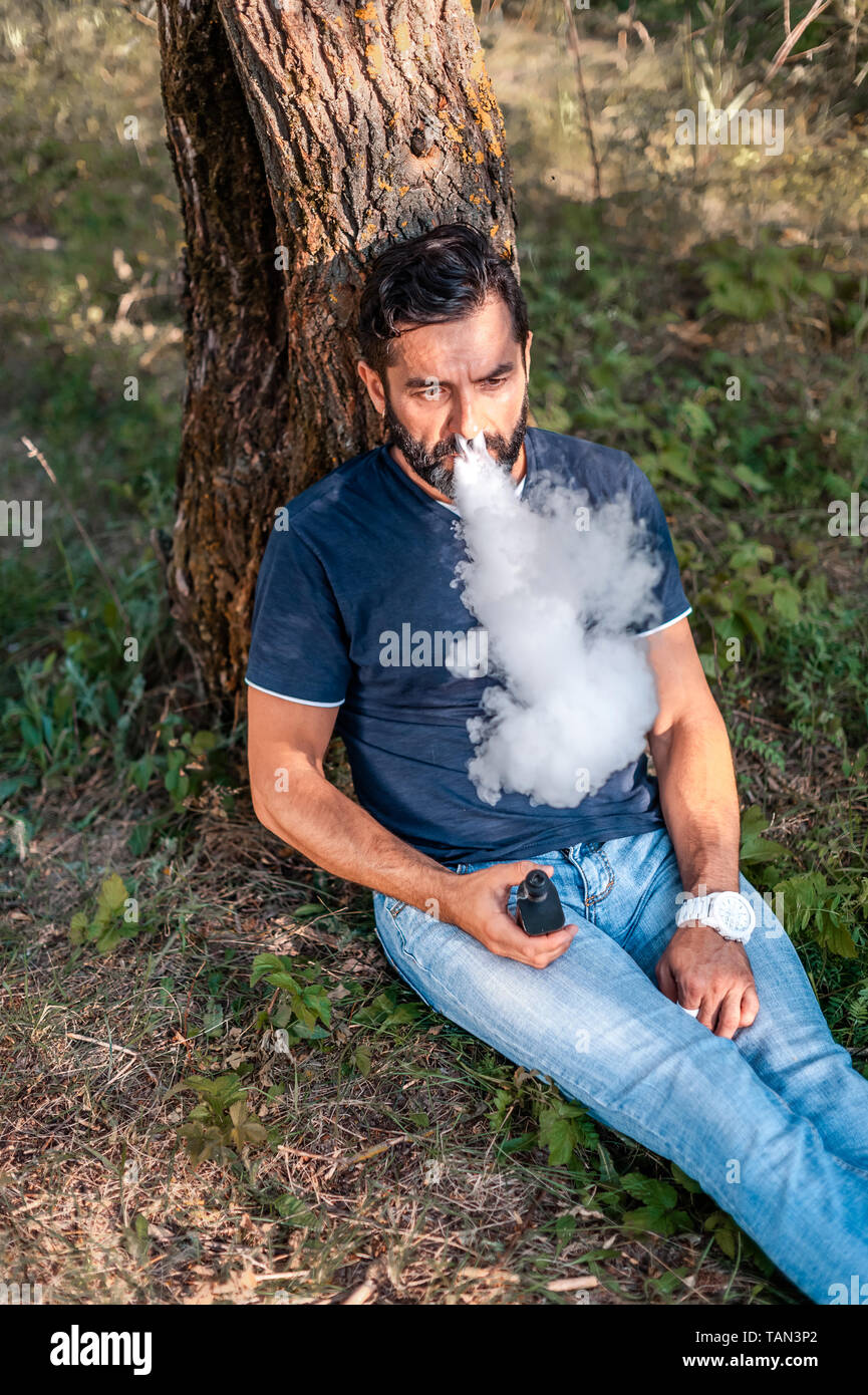 Smoking cigrette hi-res stock photography and images - Alamy