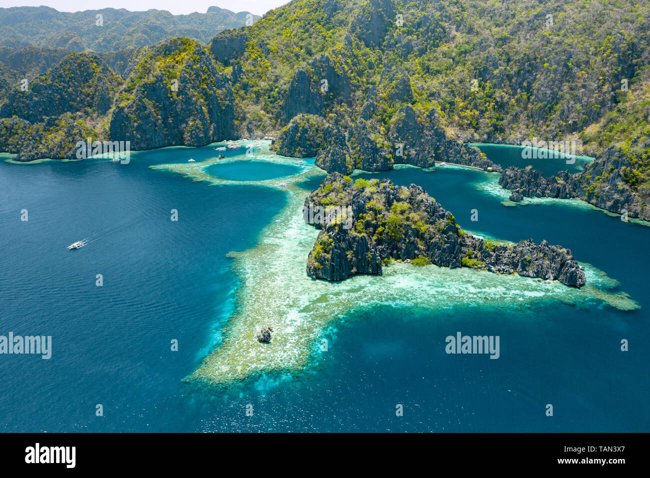 Aerial view of beautiful lagoons and limestone cliffs of Coron, Palawan ...