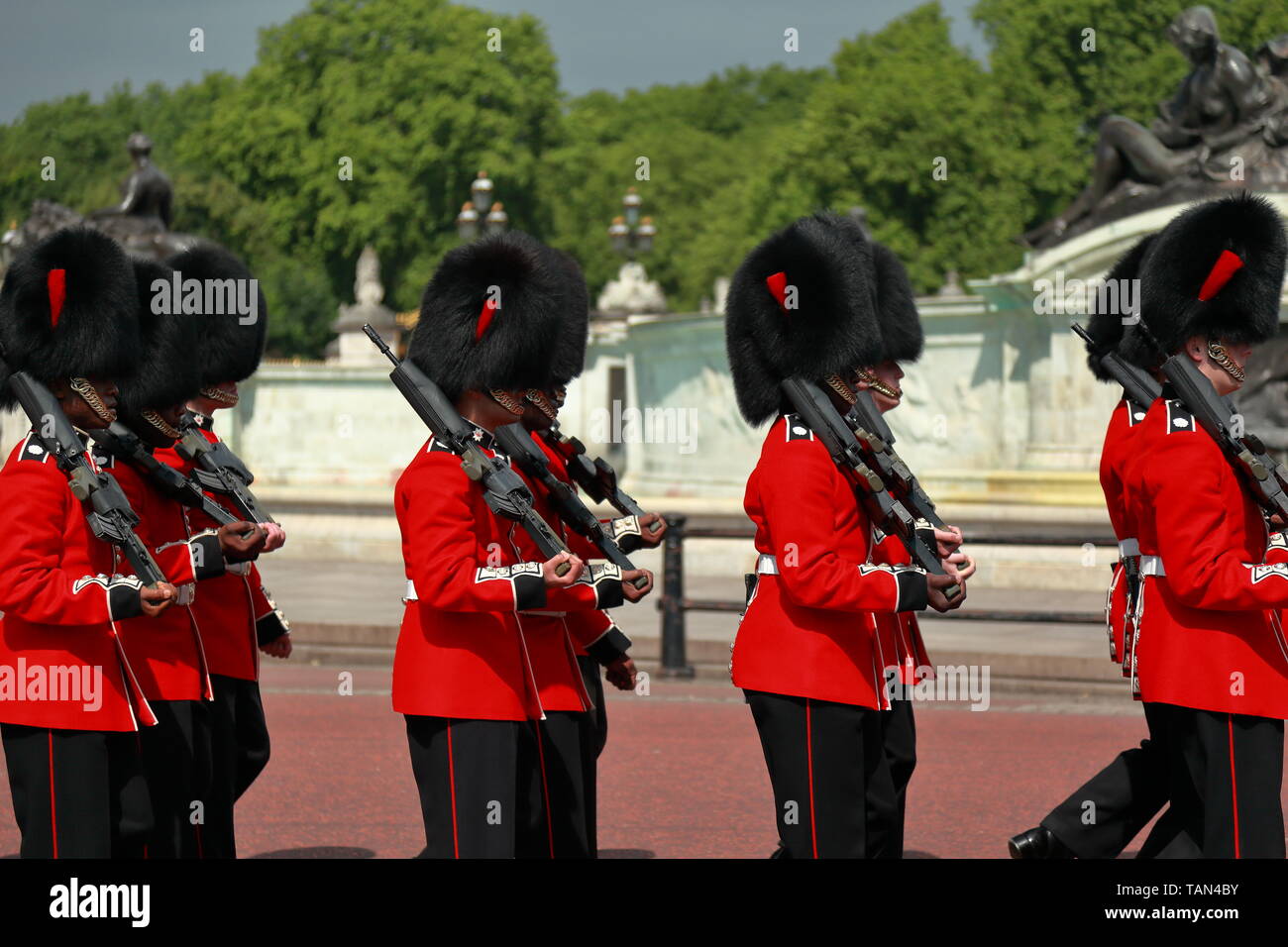 Guard mounting ceremony hi-res stock photography and images - Alamy