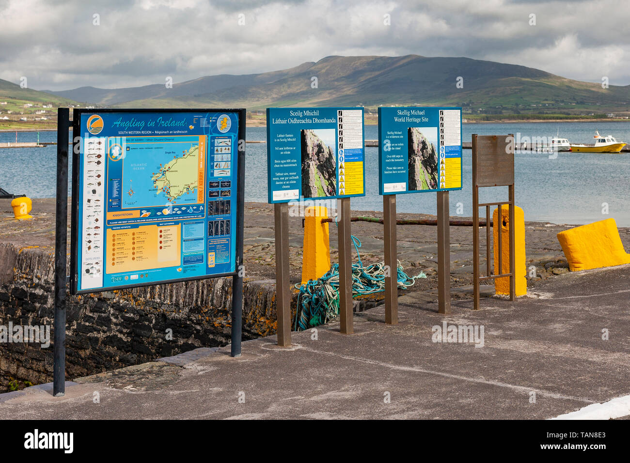 Tourist information boards hi-res stock photography and images - Alamy
