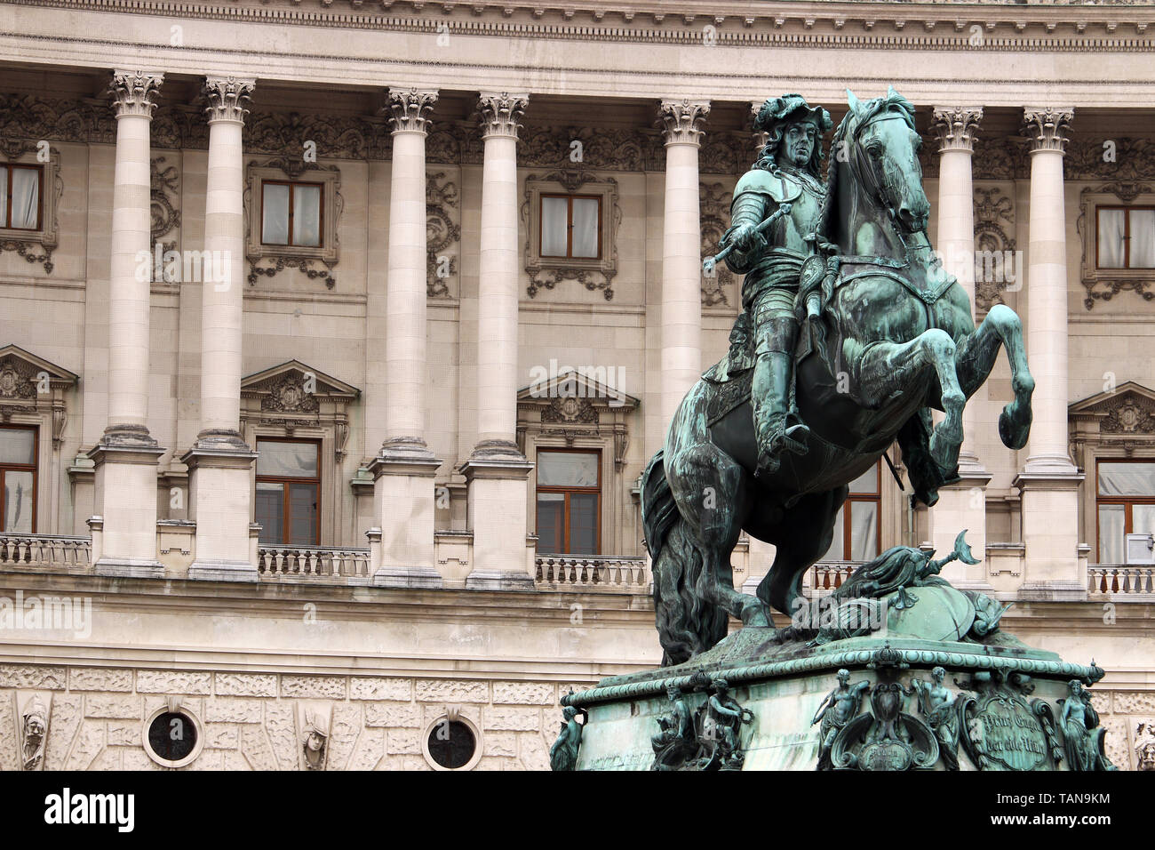Horse statue vienna square hi-res stock photography and images - Alamy