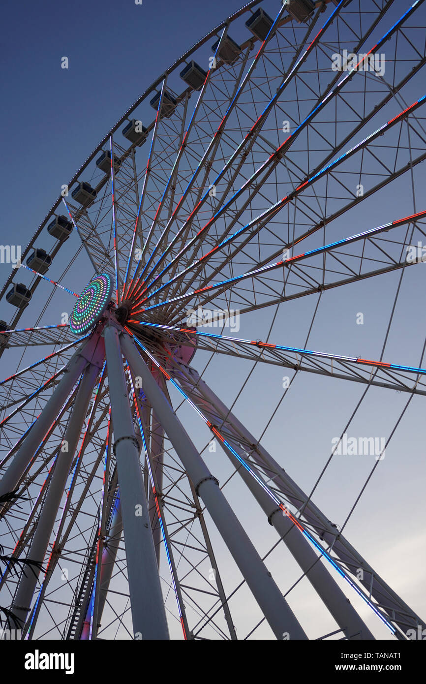 Ferris wheel structure hi-res stock photography and images - Alamy