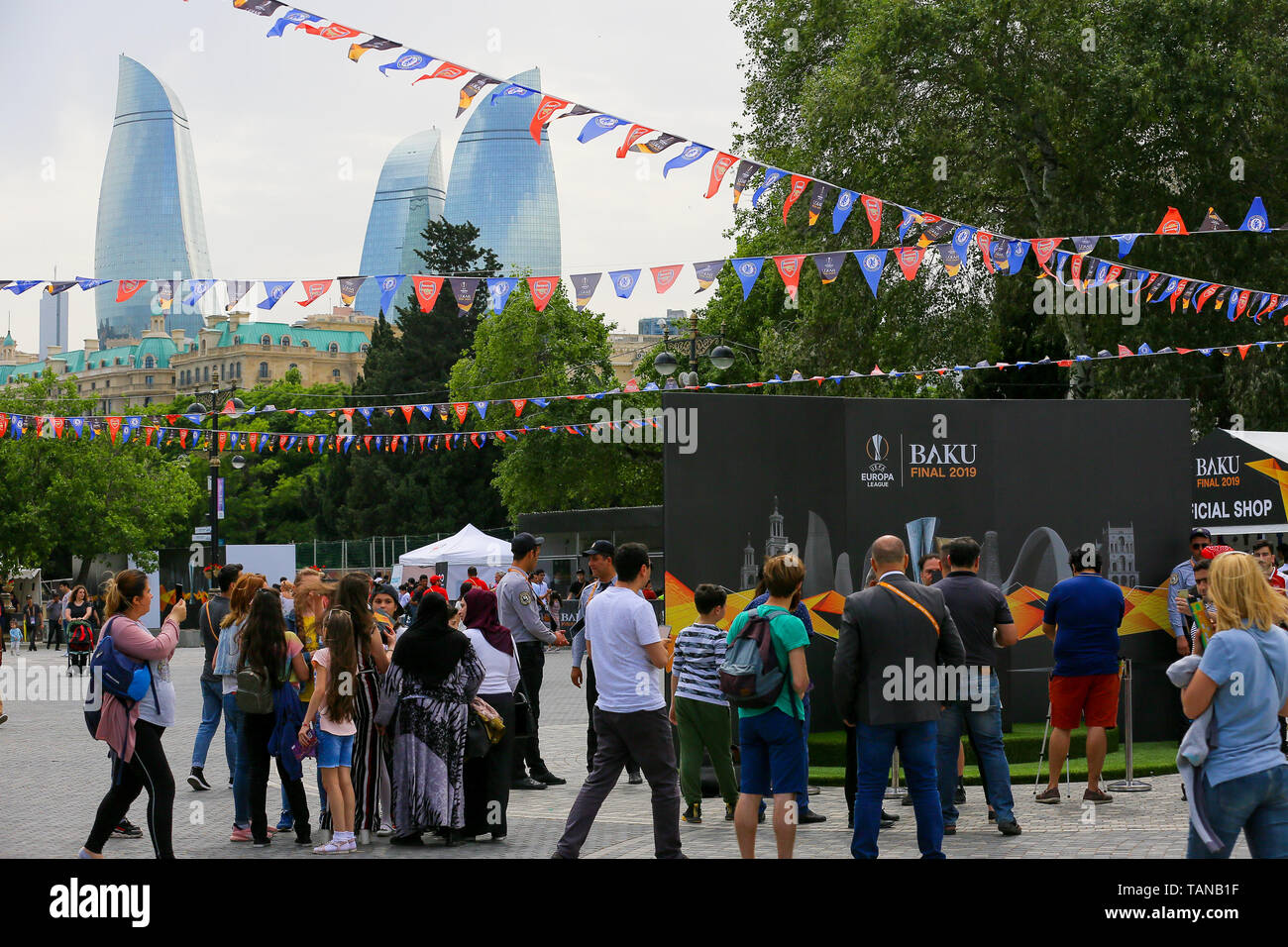 Azerbaijan. 26th May, 2019. Citizens of Baku takes a photo with the ...