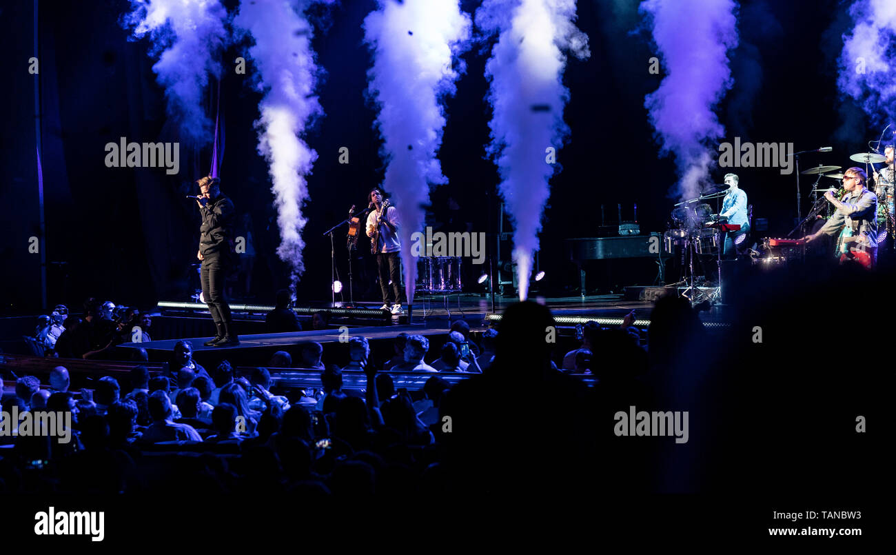 Imagine dragons band hi-res stock photography and images - Alamy