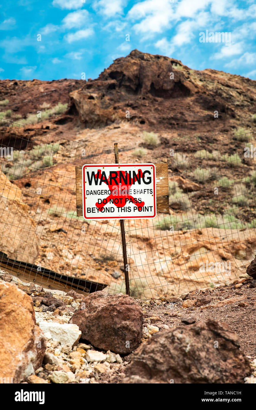 Desert Mineshaft Danger Warning Sign Stock Photo - Alamy