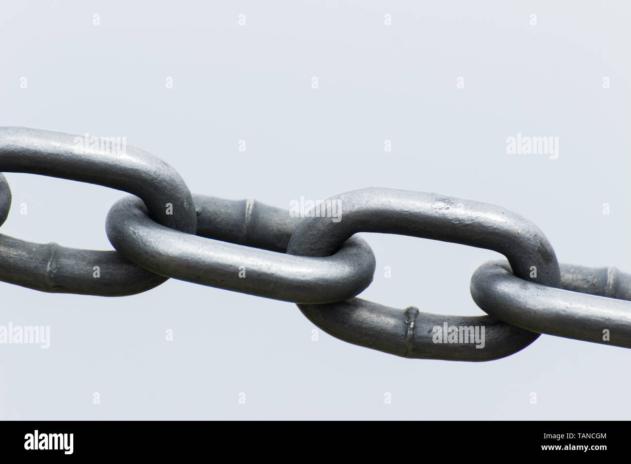 Diagonal chains hi-res stock photography and images - Alamy