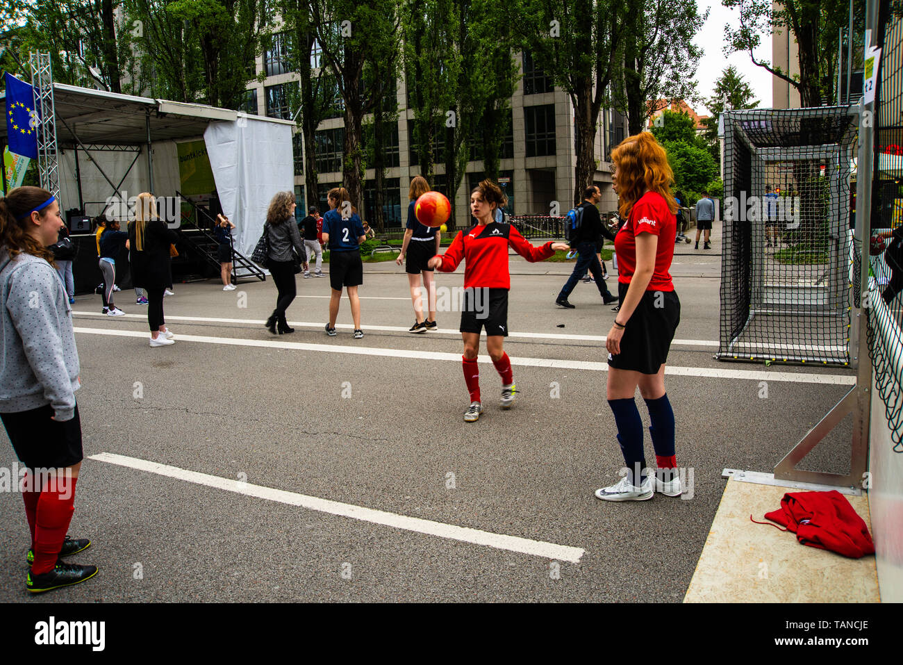 Women futsal hi-res stock photography and images - Alamy