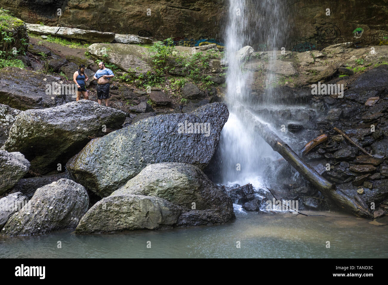 Falling rock hi-res stock photography and images - Alamy
