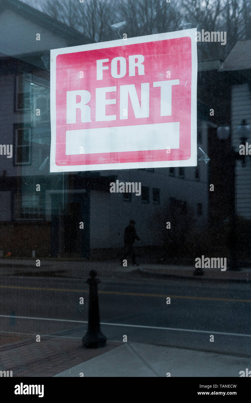 For rent sign front house hi-res stock photography and images - Alamy