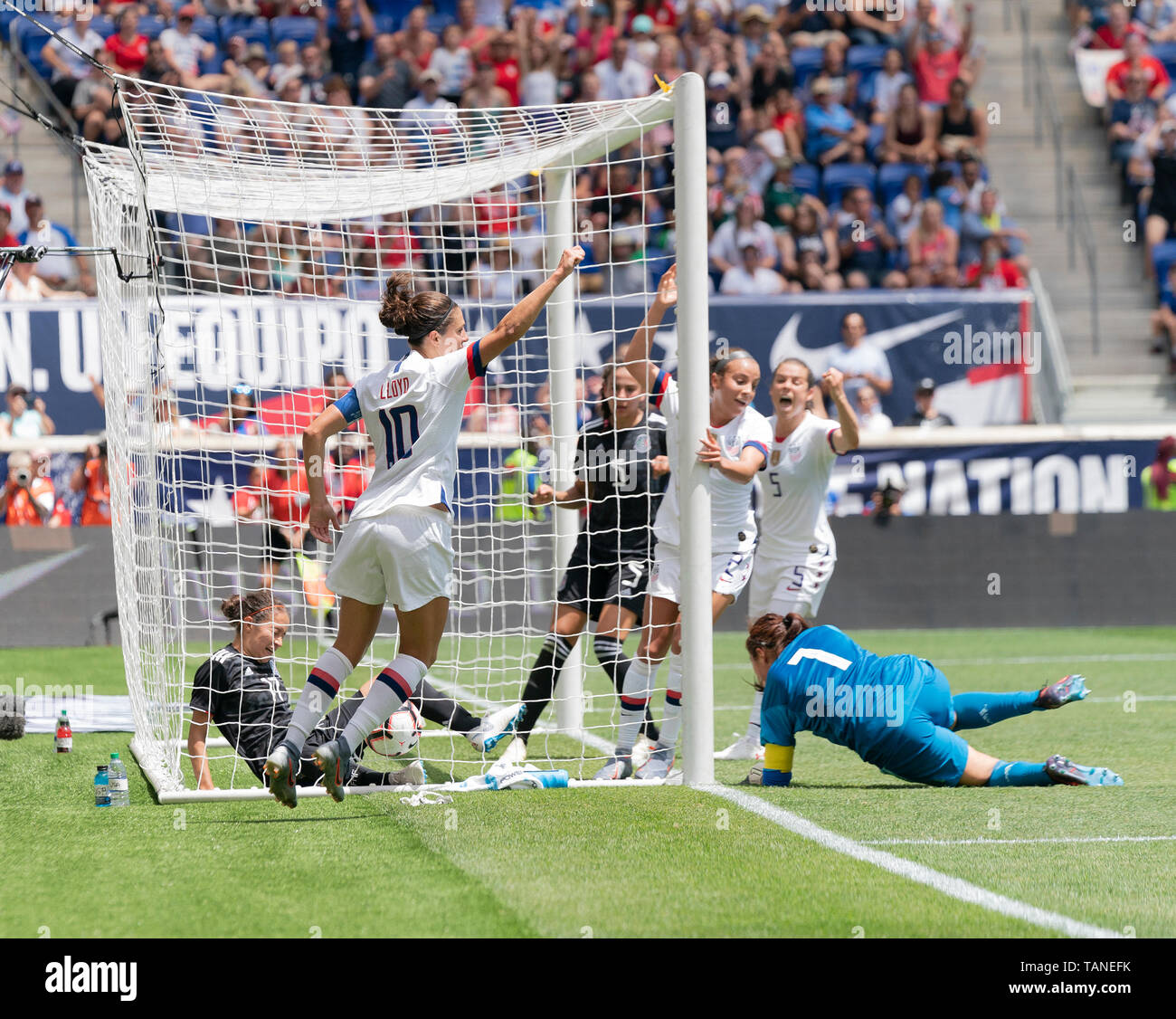 Harrison, United States. 26th May, 2019. Mallory Pugh (2) of USA scores ...