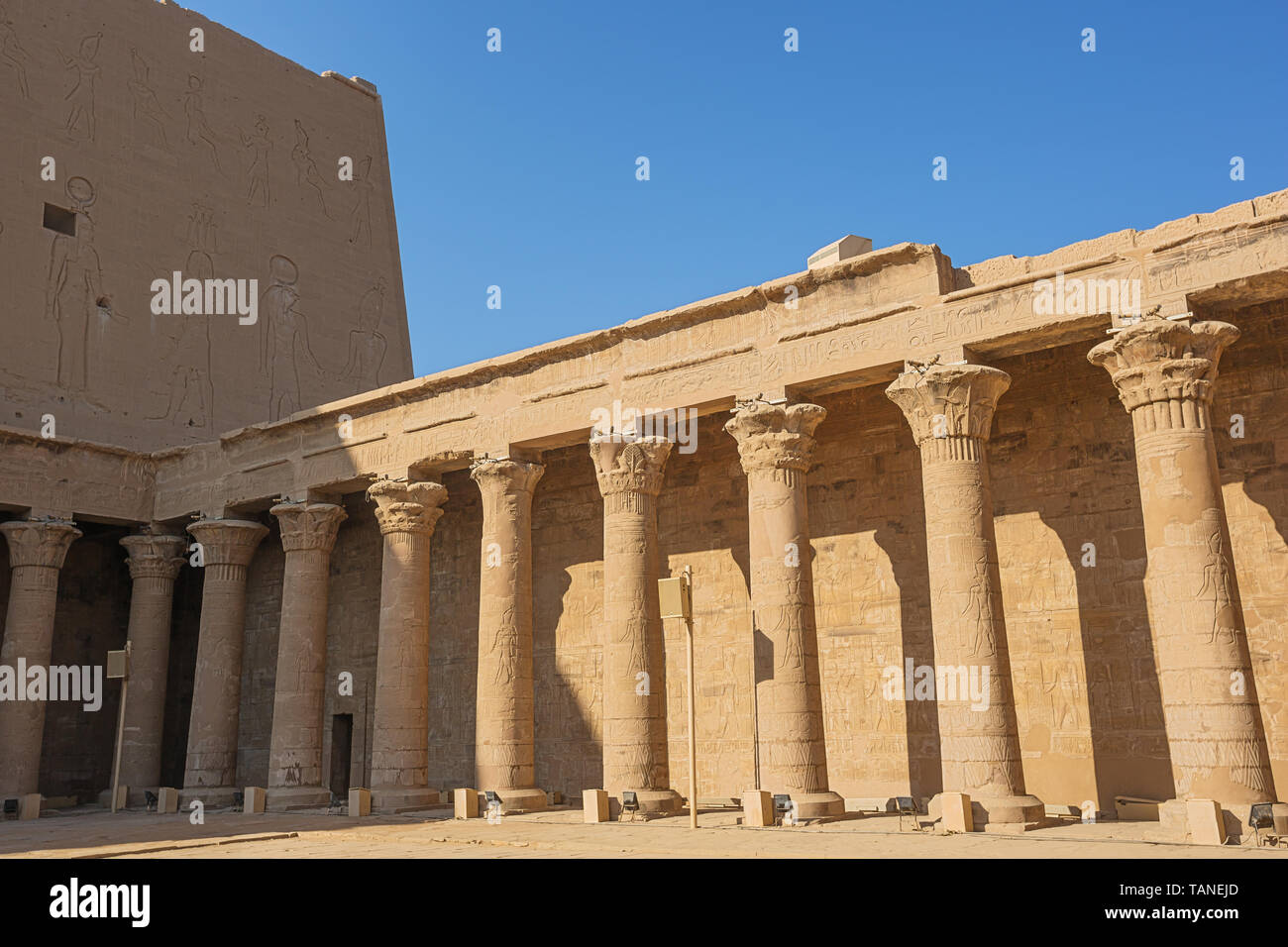 Colonnade courtyard hi-res stock photography and images - Alamy
