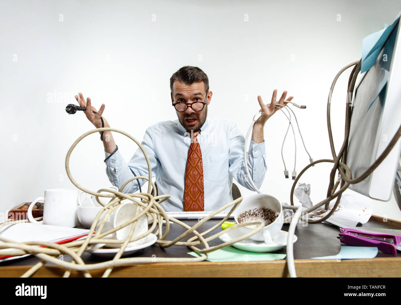 Completely confused. There are a lot of wires in the workplace and man ...